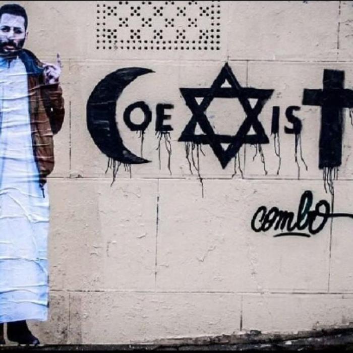 Multiplication de « Coexist » sur les murs de Paris