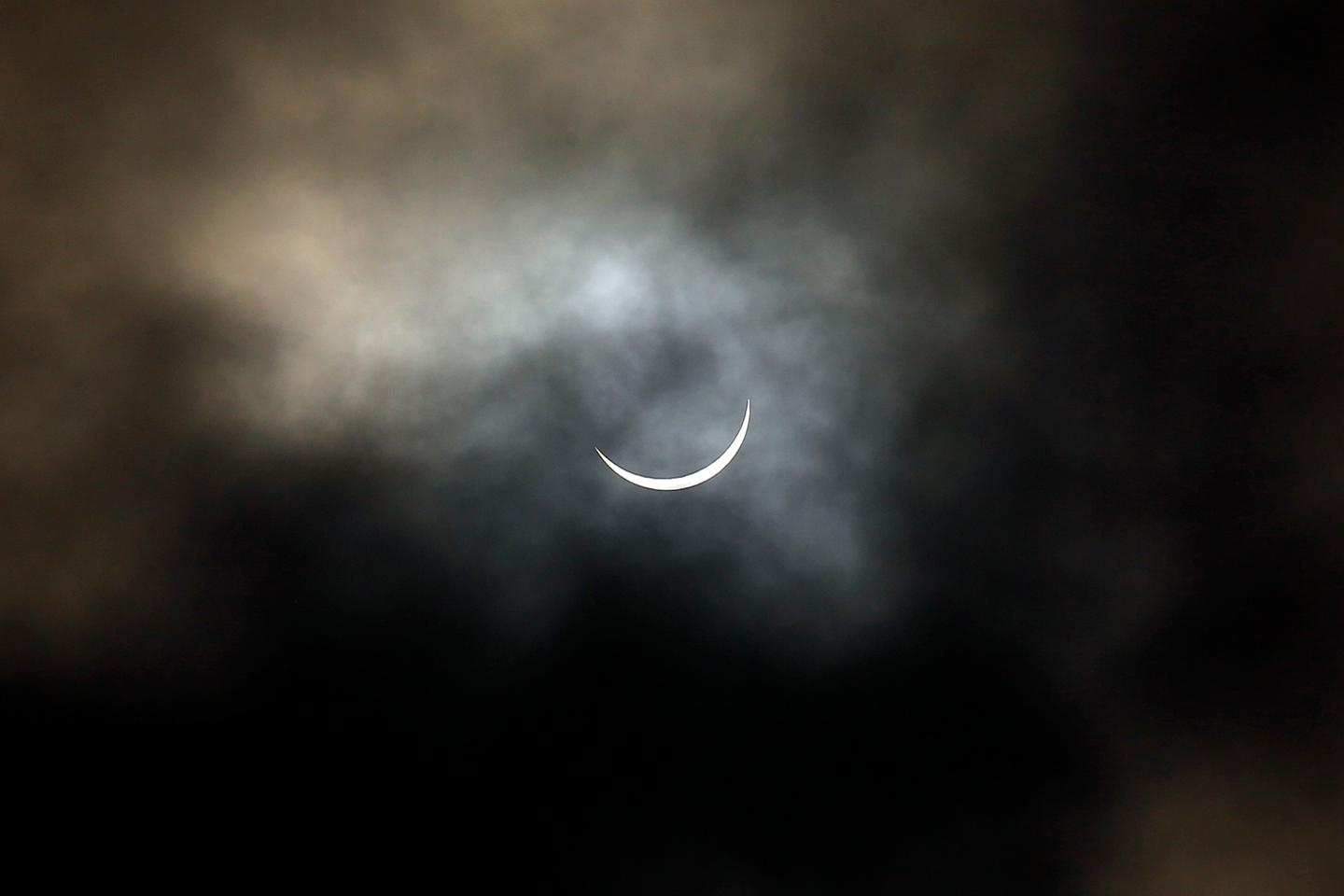 Eclipse de Soleil et éclairs de génie