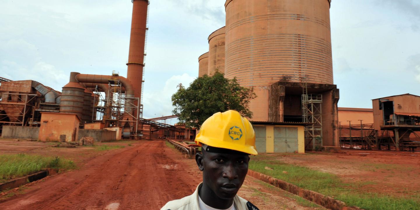 Bauxite, fer et chemin de fer : Alpha Condé fait les yeux doux à Pékin