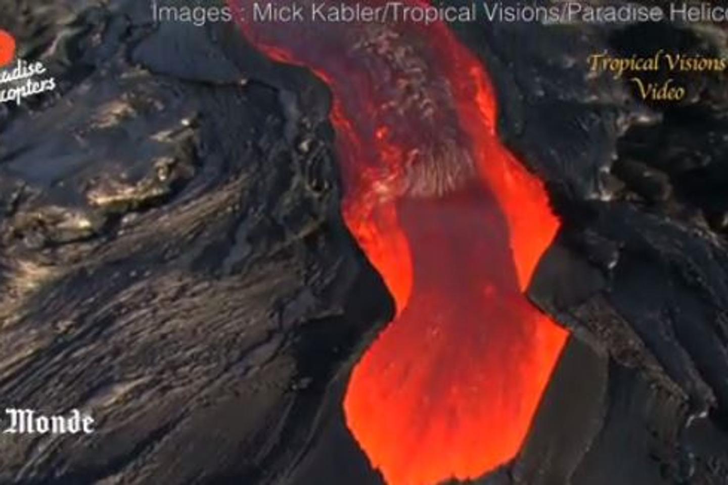 Hawaï : coulée de lave impressionnante d’un volcan