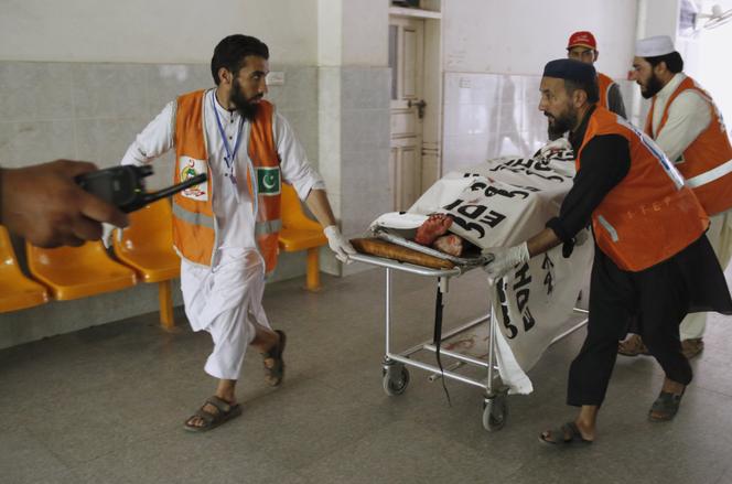 Au Pakistan, une base militaire attaquée par les talibans