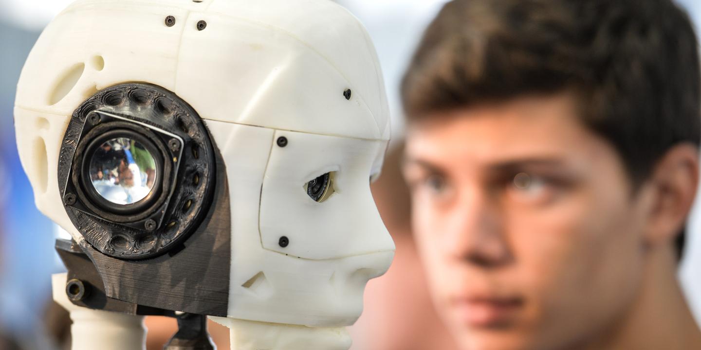 Le robot à visage humain, une opération de com