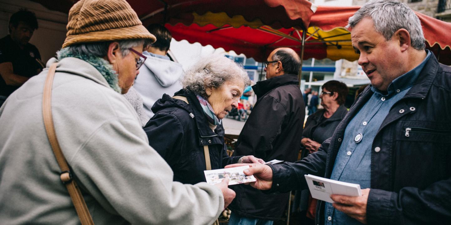 Régionales : des bonnets rouges incontournables en Bretagne