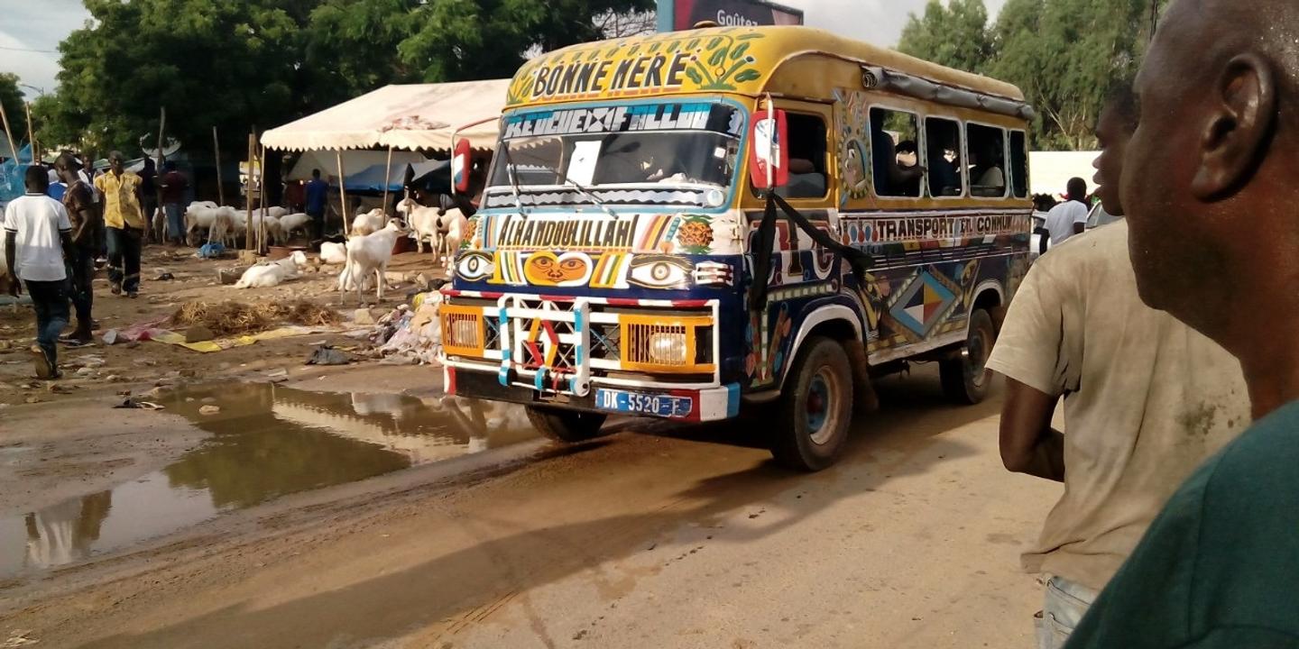 Les « cars rapides », un symbole du Sénégal au musée de l’Homme