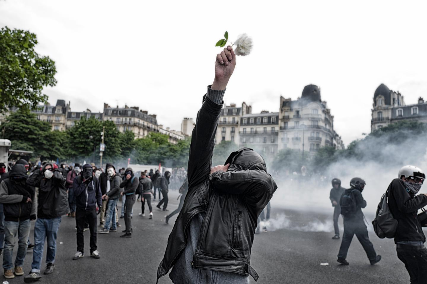 Derrière les « casseurs », toute une galaxie