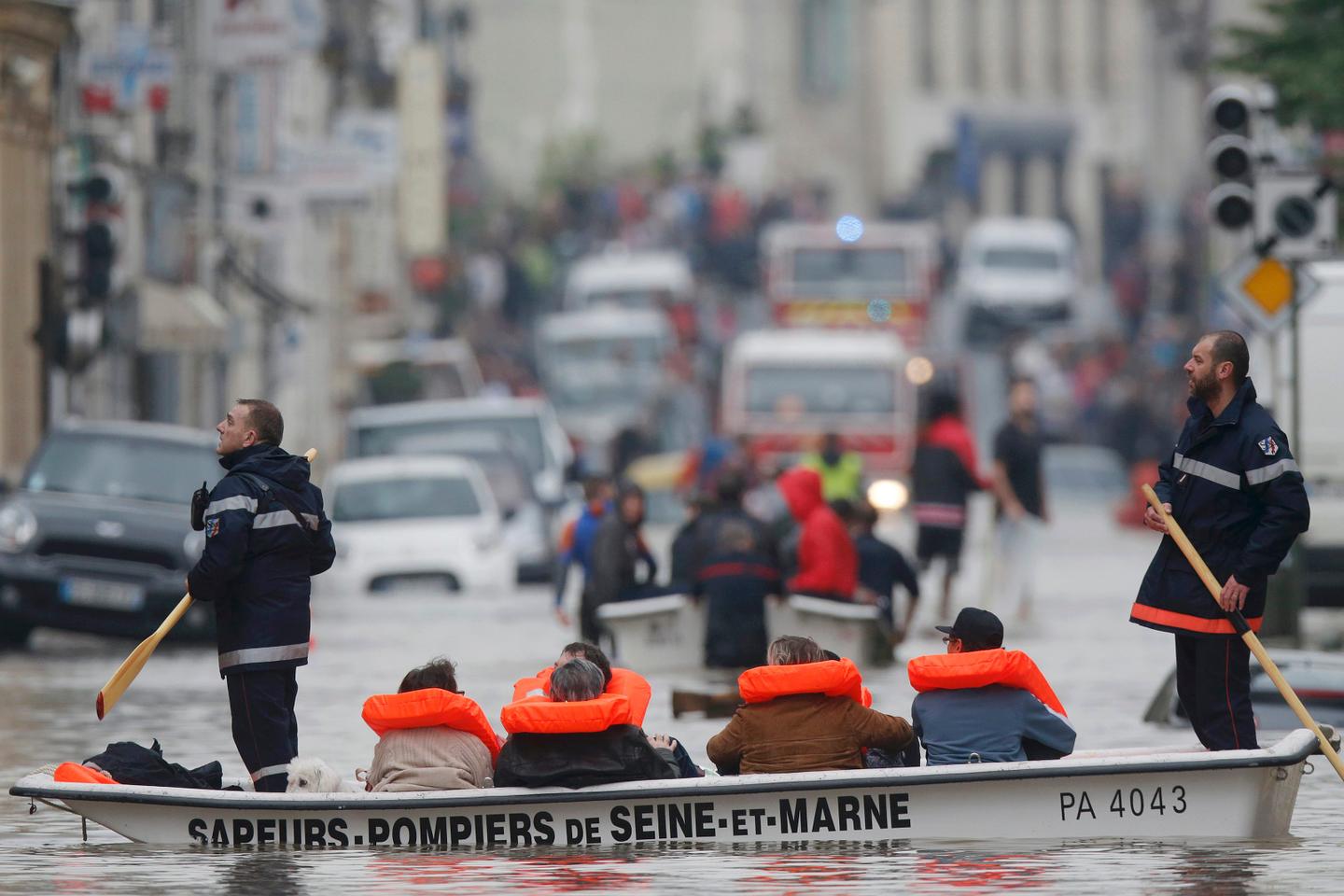 En images : inondations dans le Centre et en Ile-de-France