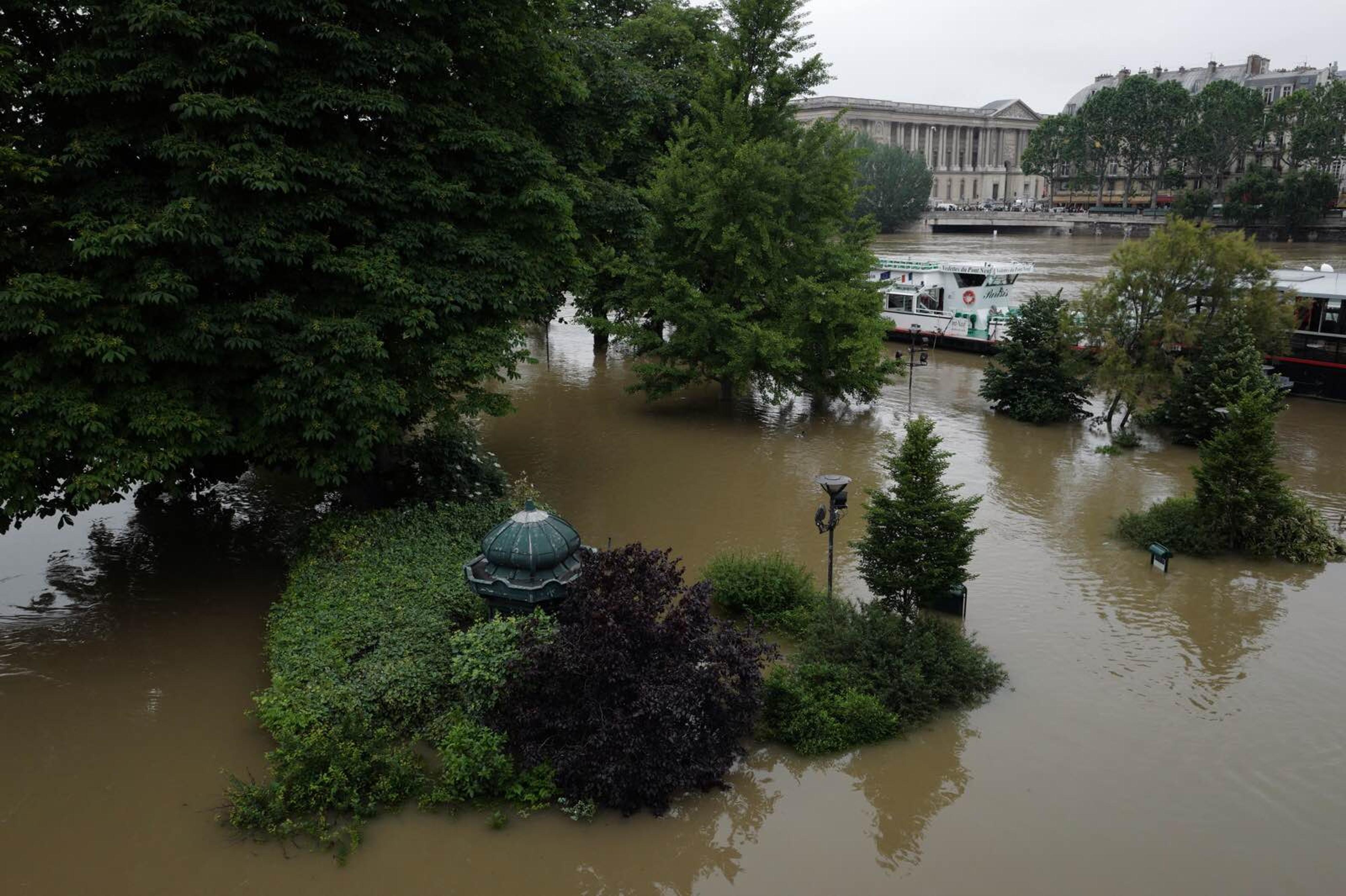 Inondations : la Seine atteindra son plus haut niveau dans la nuit