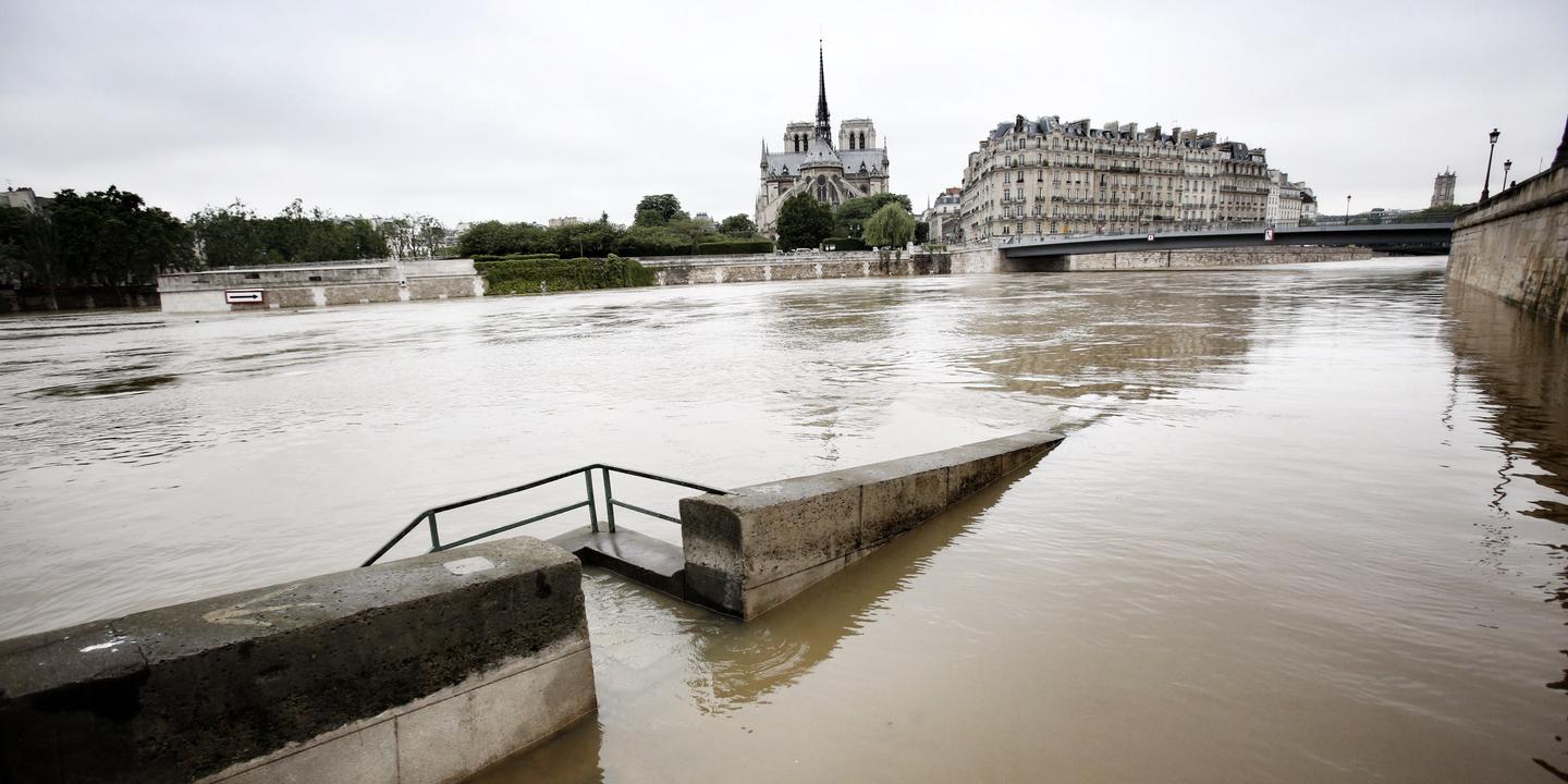 Inondations : la Seine atteindra son plus haut niveau dans la nuit