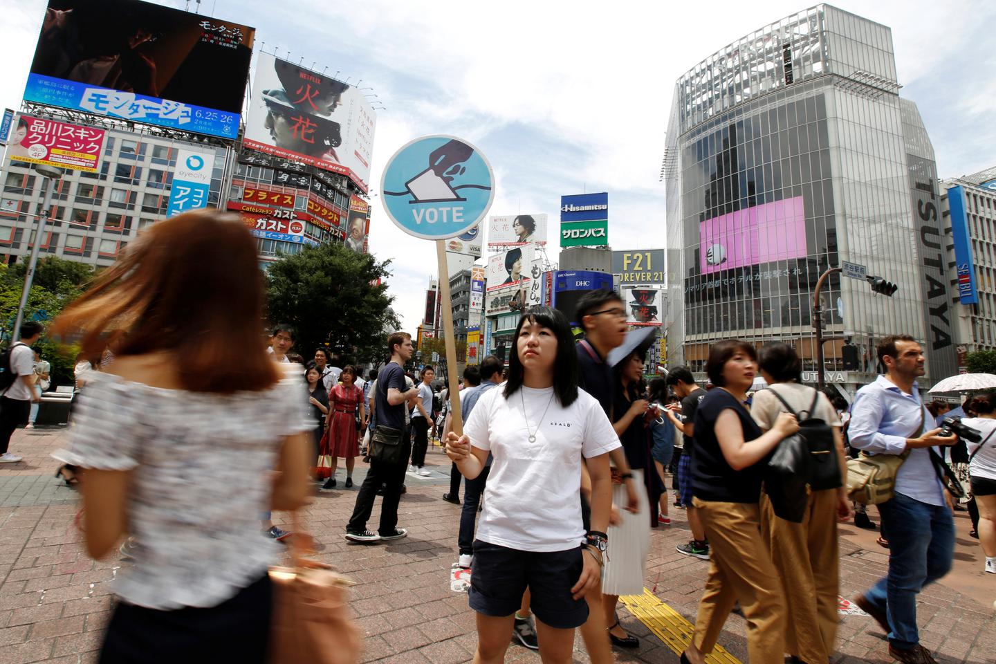Au Japon, une jeunesse dubitative appelée aux urnes