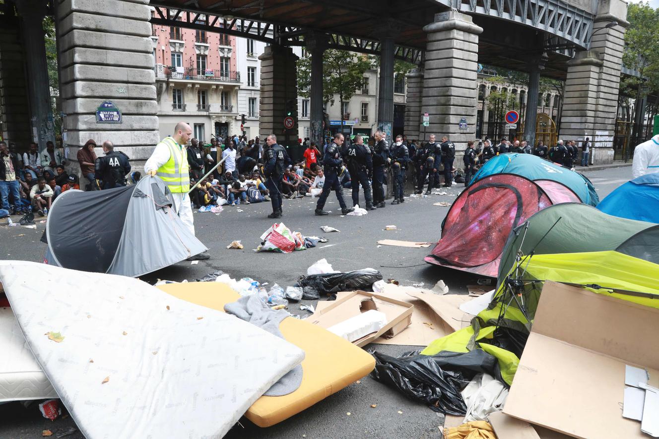 A Paris, la police disperse quotidiennement les groupes de migrants