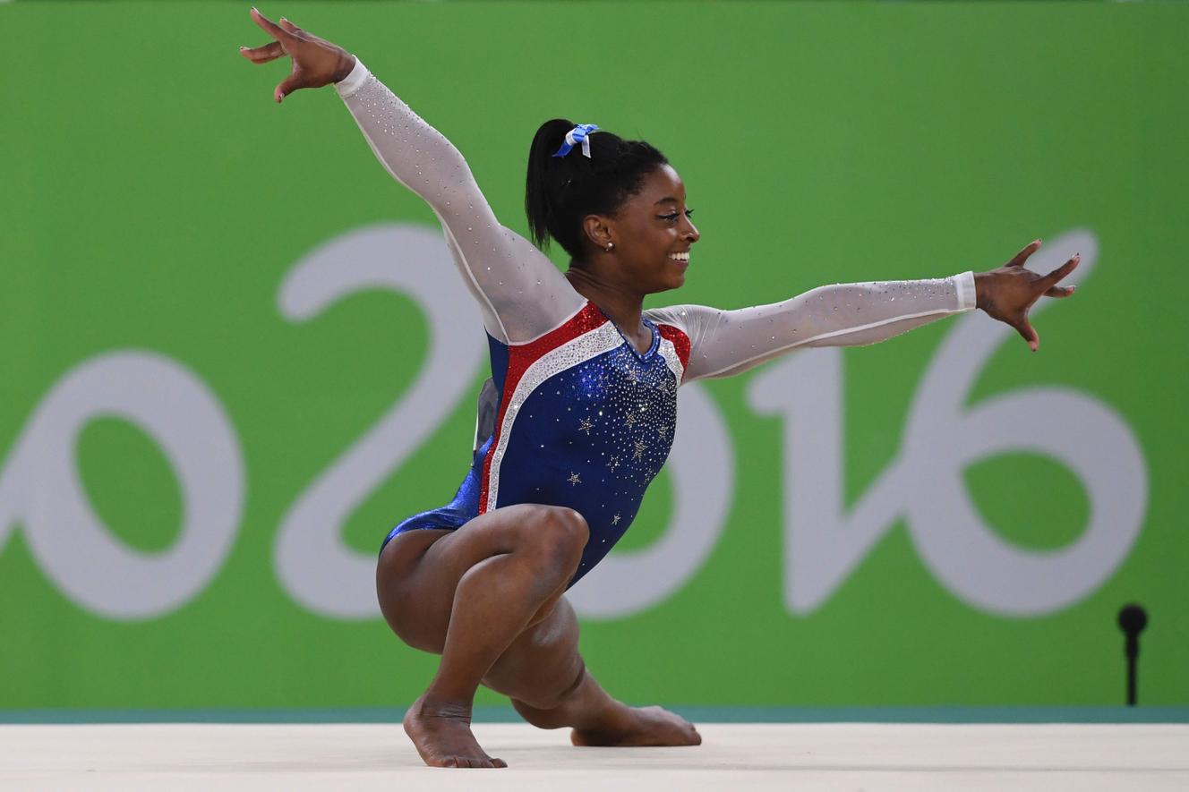 JO 2016 - gymnastique : Simone Biles, tout sourire, s’impose au ...