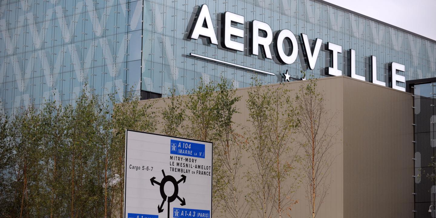 EuropaCorp, la société de Luc Besson, vend ses salles de cinéma