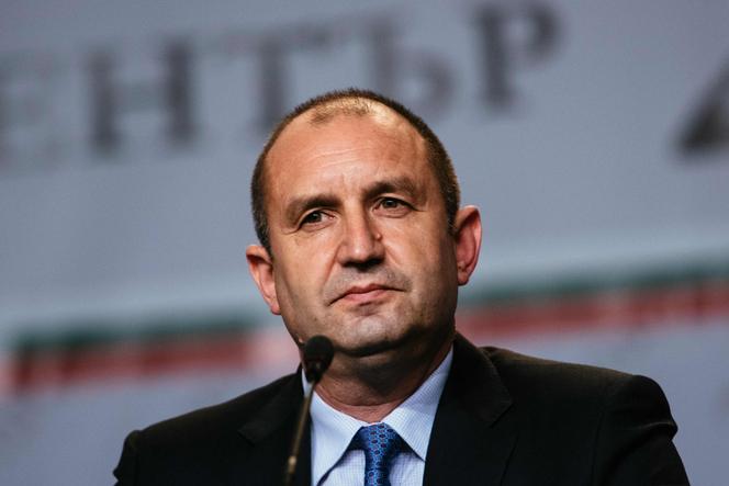 Présidentielle en Bulgarie : l’opposant Roumen Radev en tête du premier ...