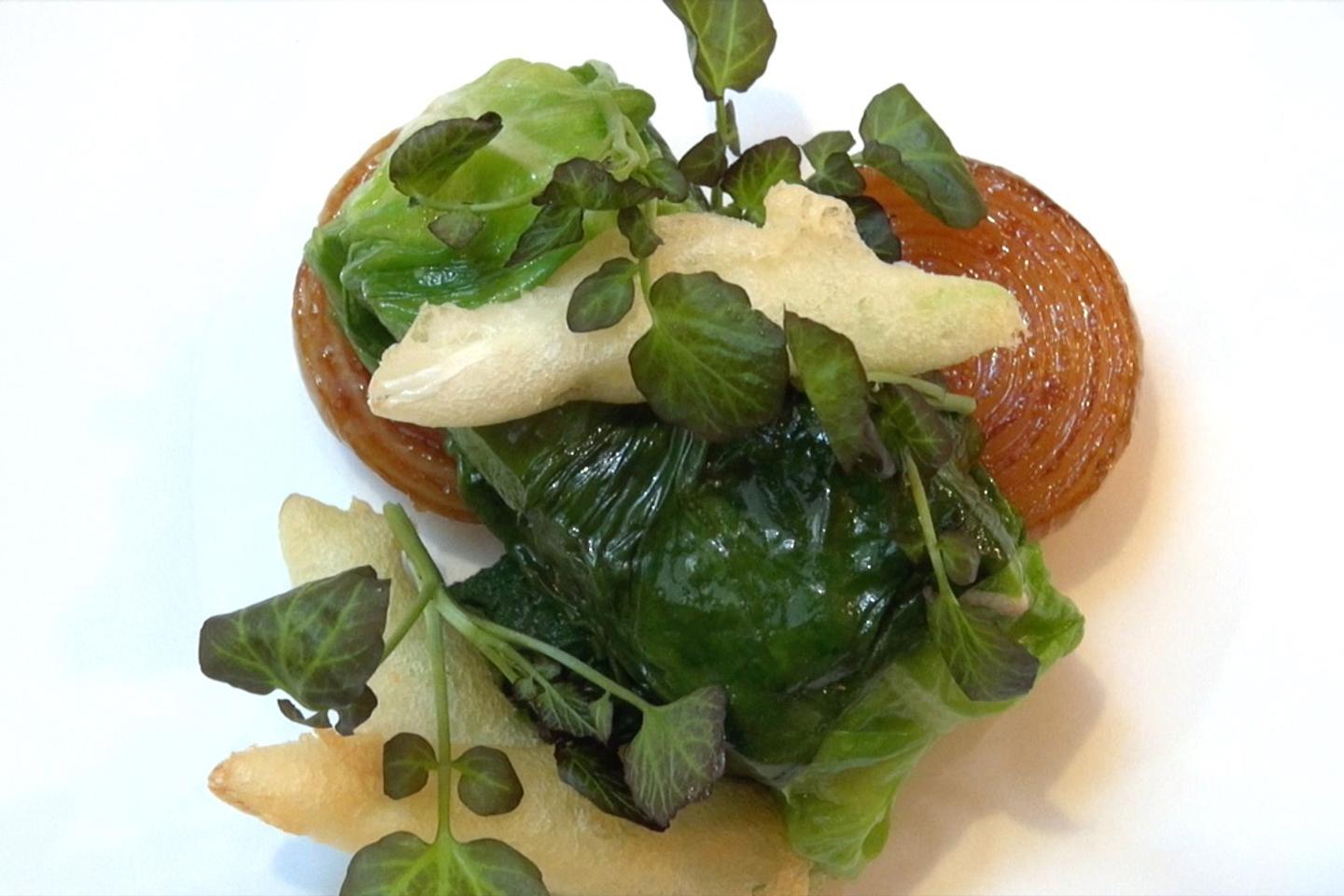 Astuce de chef : cuire un poisson en papillote de laitue
