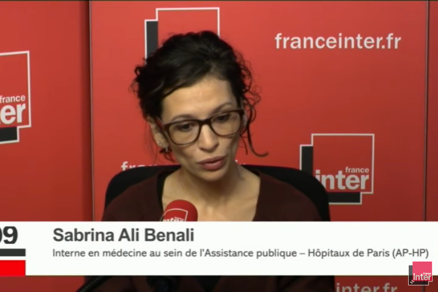 L’interne Sabrina Ali Benali contre l’AP-HP, histoire d’une confusion