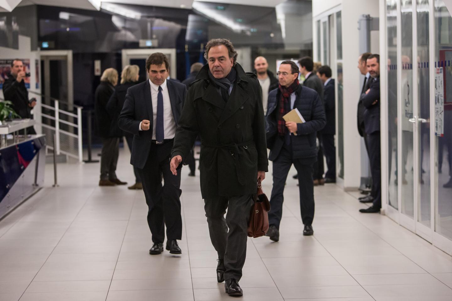 Suivez en direct l’émission « Questions politiques » avec Luc Chatel et ...