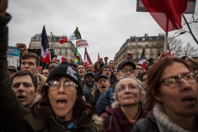 Entre Bastille et République, Mélenchon réussit son pari