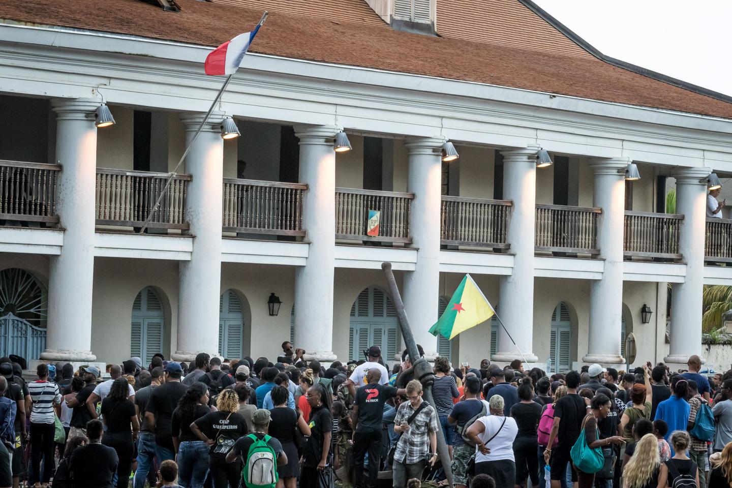 Guyane : incidents en marge d’un rassemblement devant la préfecture