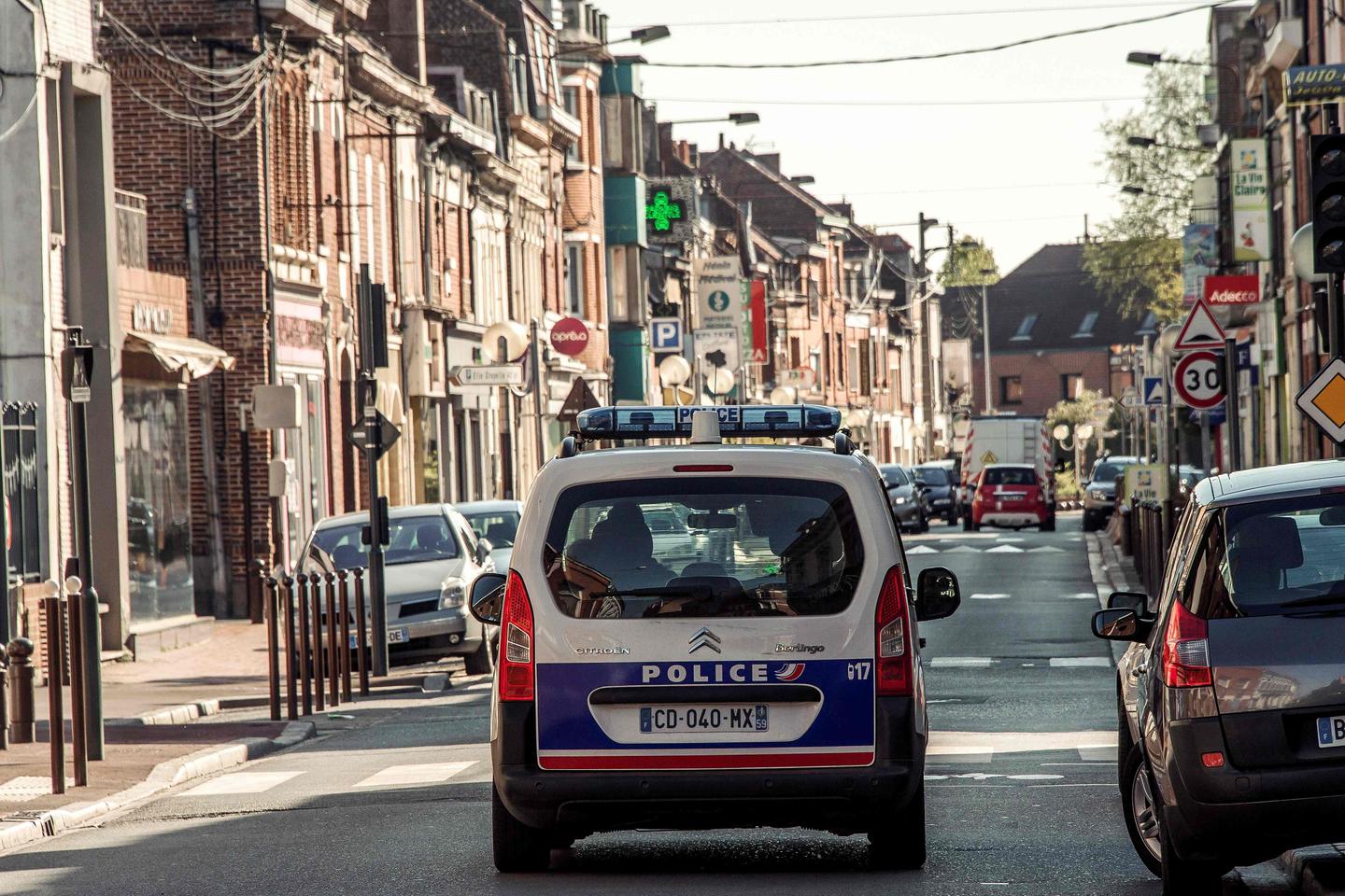 Hénin-Beaumont : le chef de la police municipale et deux agents mis en ...