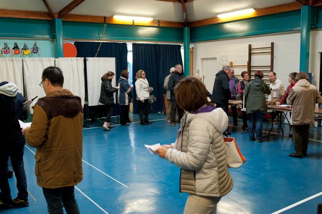 A Yerres, Dupont-Aignan justifie son soutien à Le Pen : « Je le fais ...