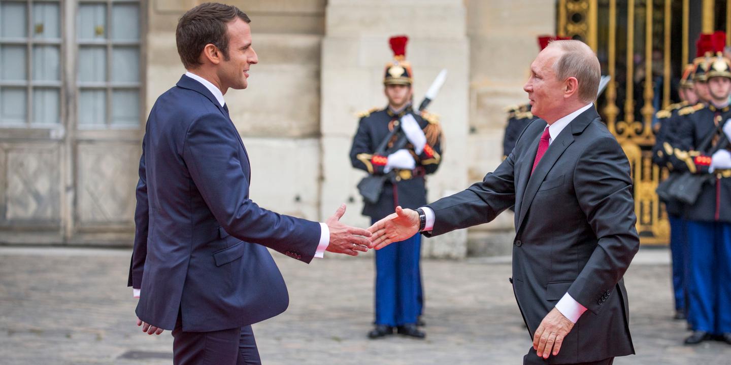 Macron et Poutine se testent à Versailles