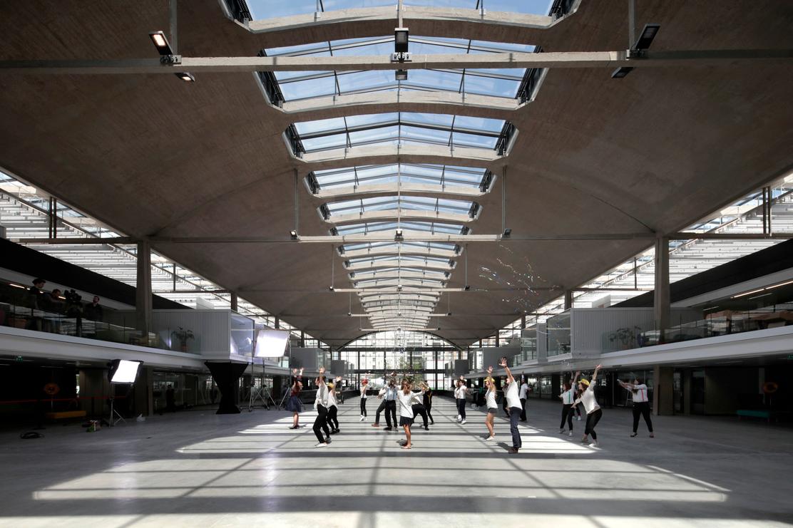 La Station F, « le plus grand campus de start-up au monde », ouvre ses ...