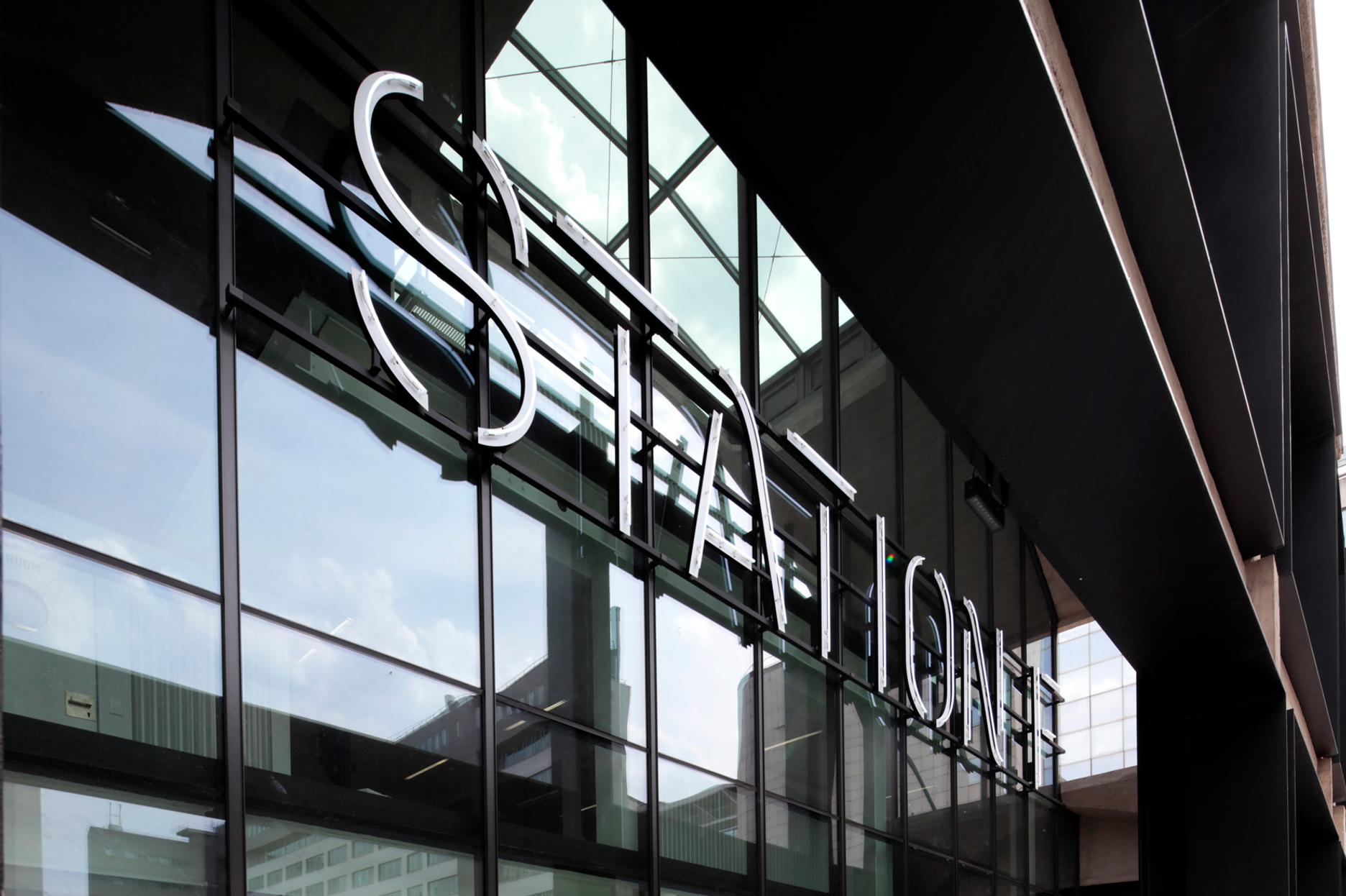 La Station F, « le plus grand campus de start-up au monde », ouvre ses ...