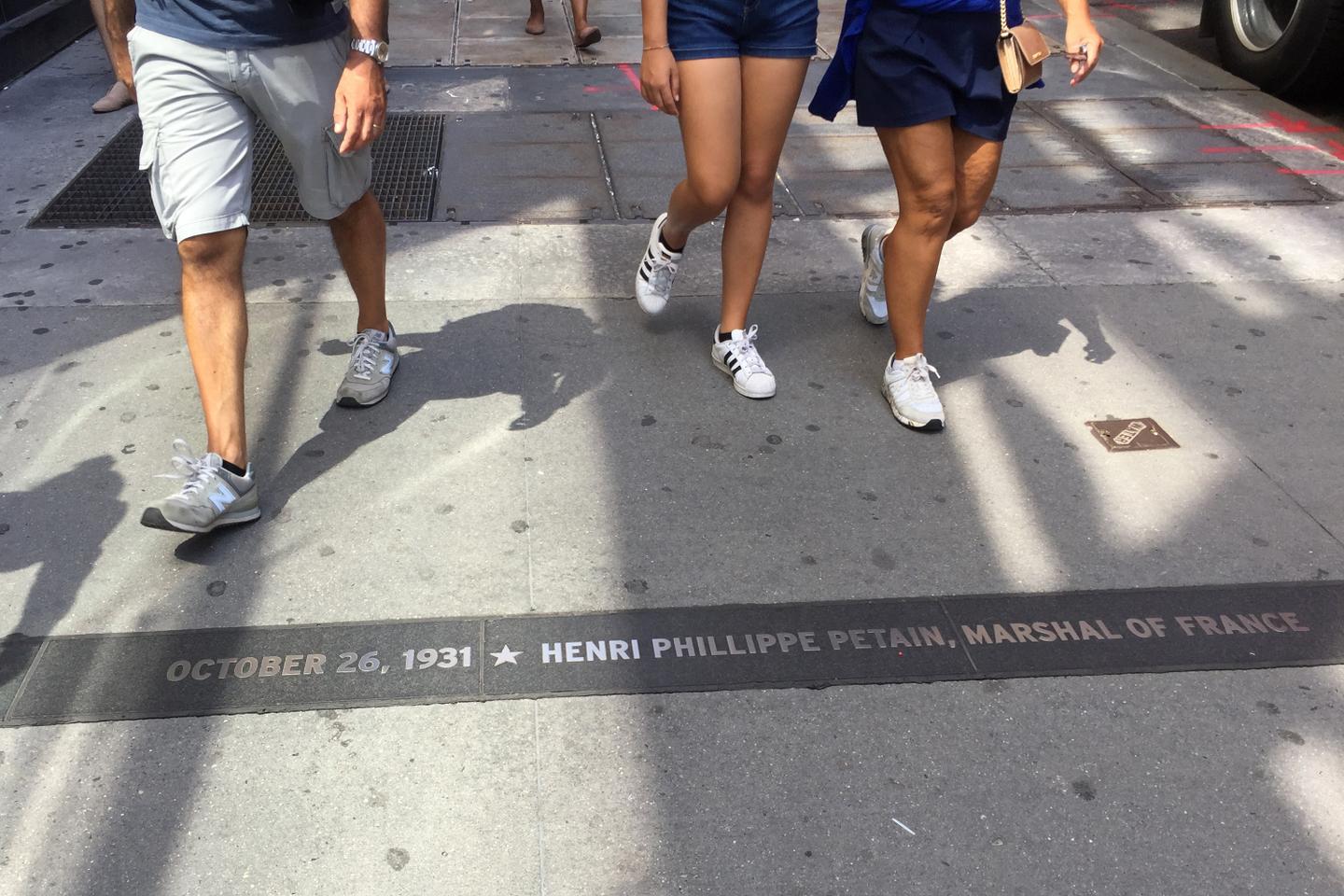 New York : les Français se mobilisent pour faire retirer la plaque d ...
