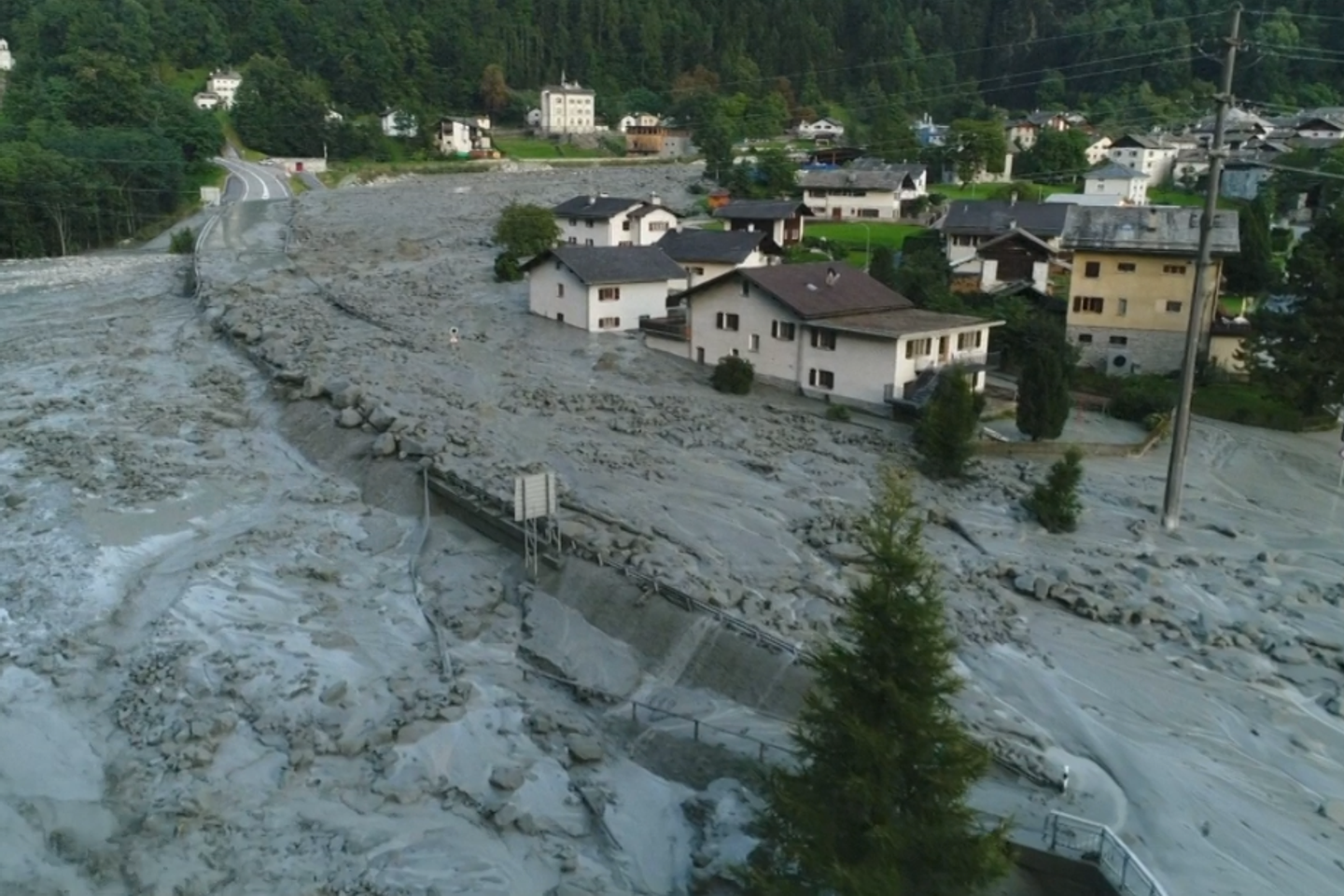 Vidéo : éboulement impressionnant en Suisse