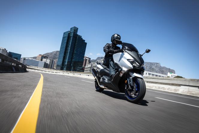 Le TMAX s’achète une conduite