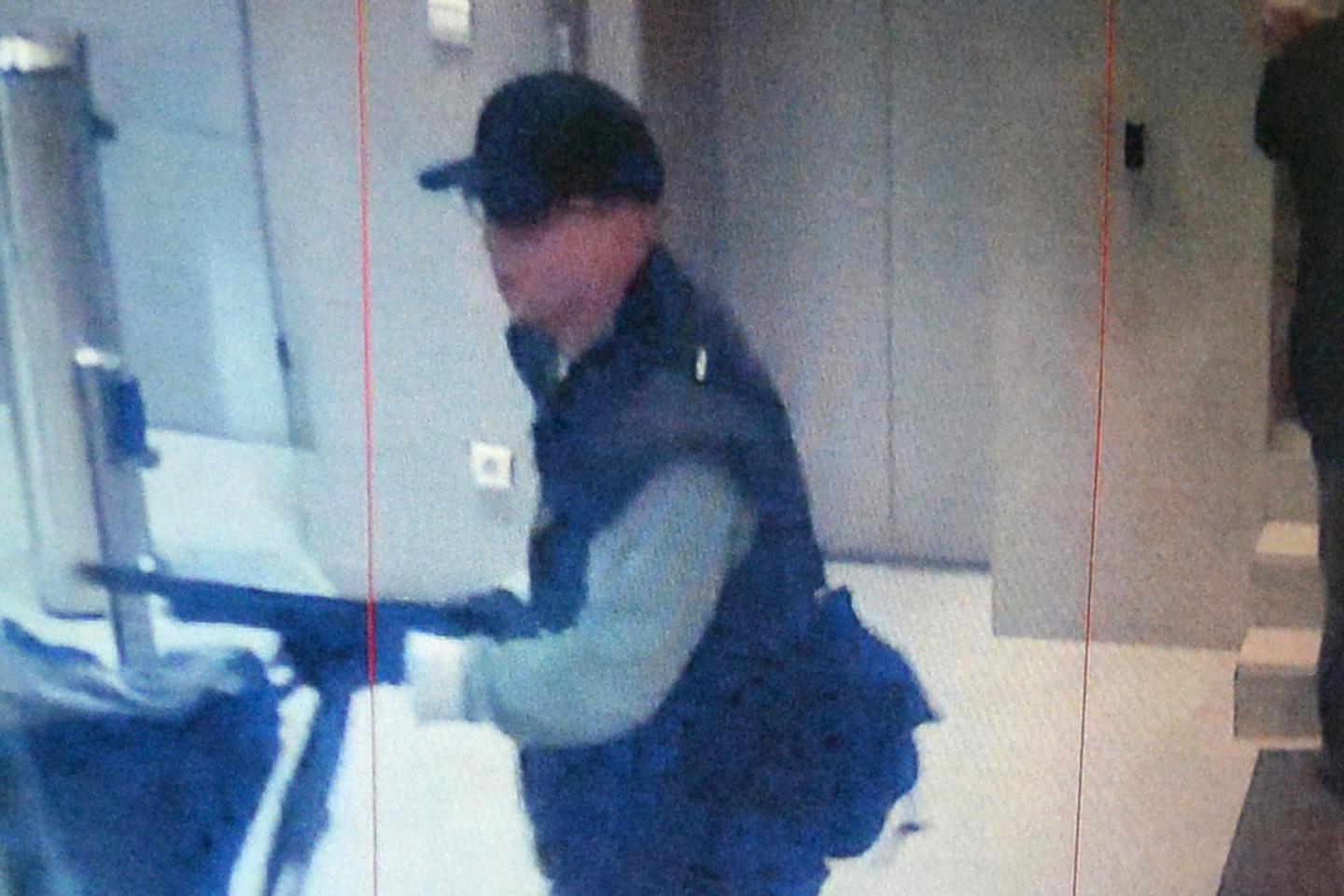 Abdelhakim Dekhar Le « Tireur Parisien Devant La Cour Dassises