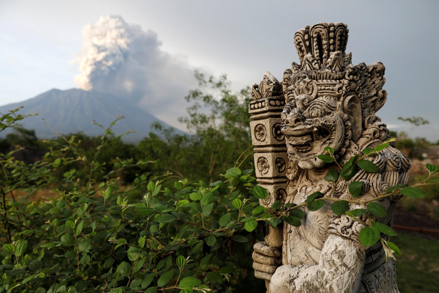A Bali, « le volcan Agung est suivi de très près car il est capable de ...