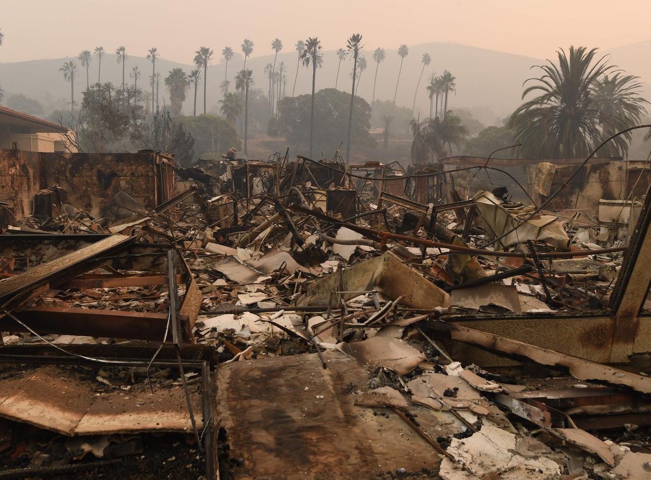 Los Angeles Et Le Sud De La Californie Cernés Par Les Flammes