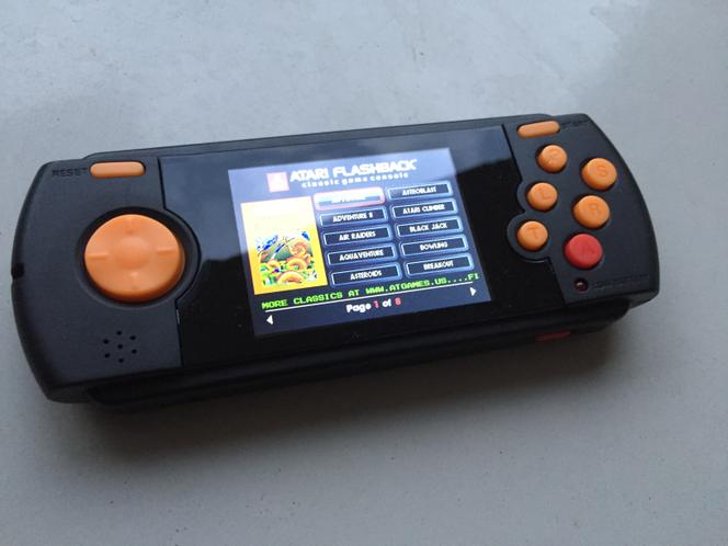 Atari Flashback Portable, la console-musée qui picote les yeux