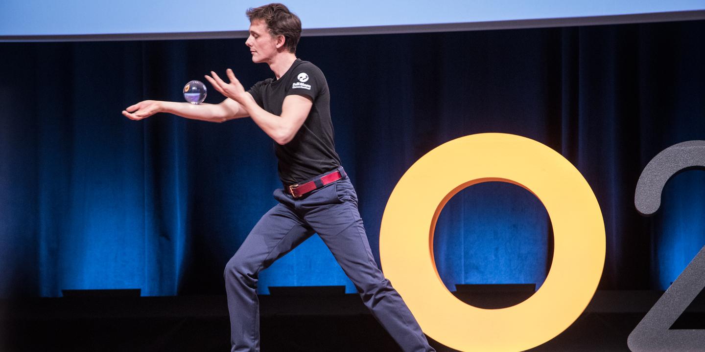 O21 : « J’ai choisi de devenir jongleur après un Master de management
