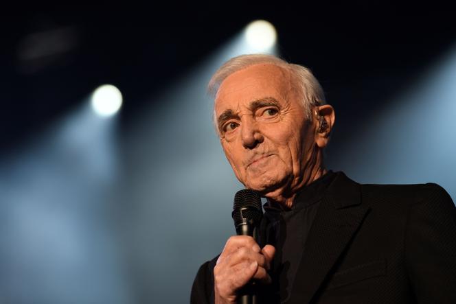 Charles Aznavour traverse l’espace-temps