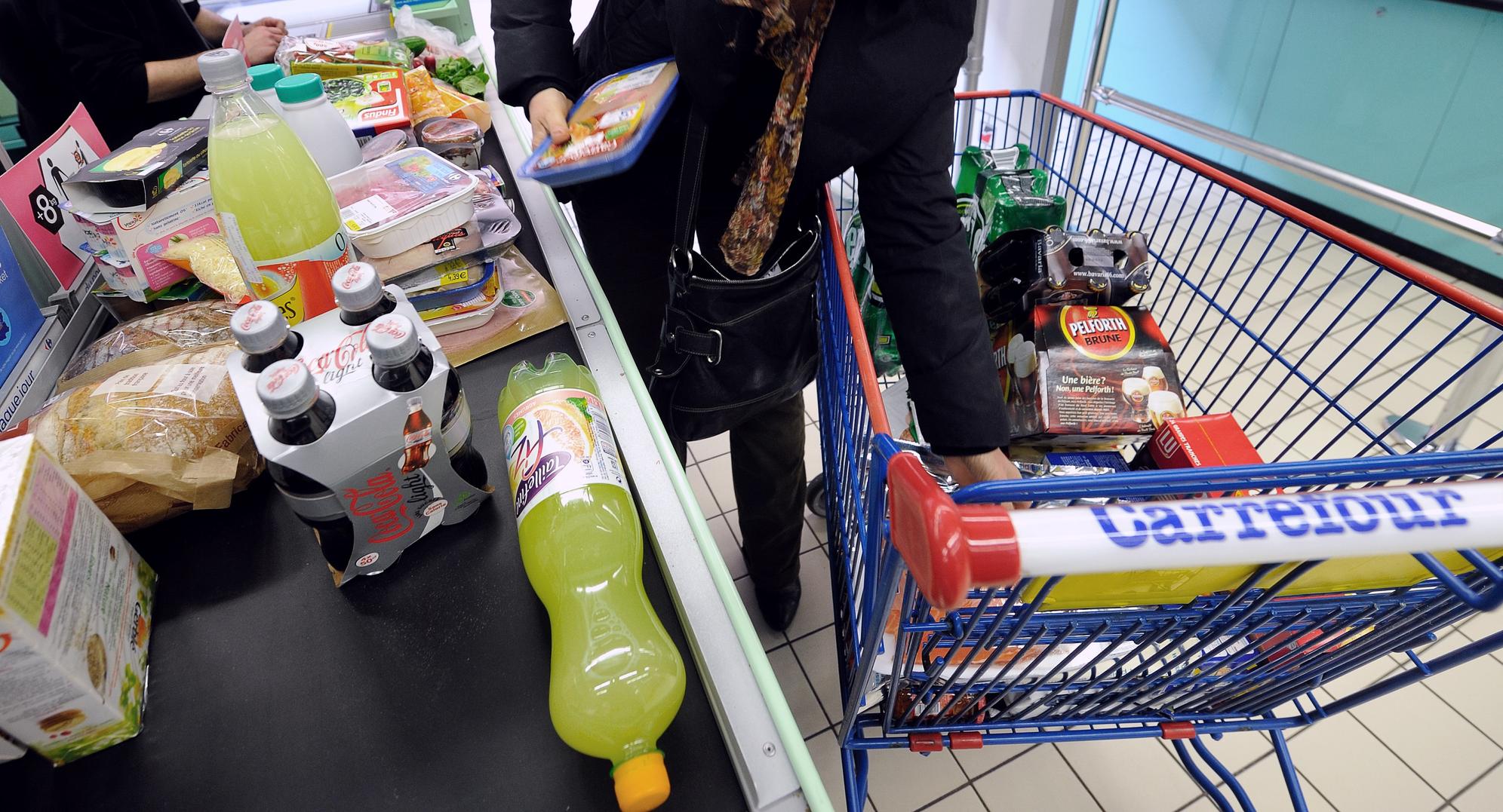 Face à l’automatisation, le « blues » des caissières de la grande ...