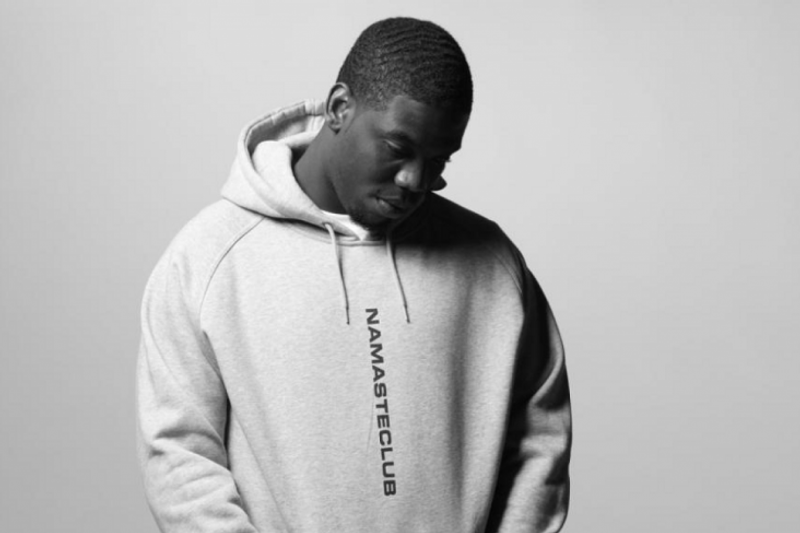 Dinos, rappeur mélancolique