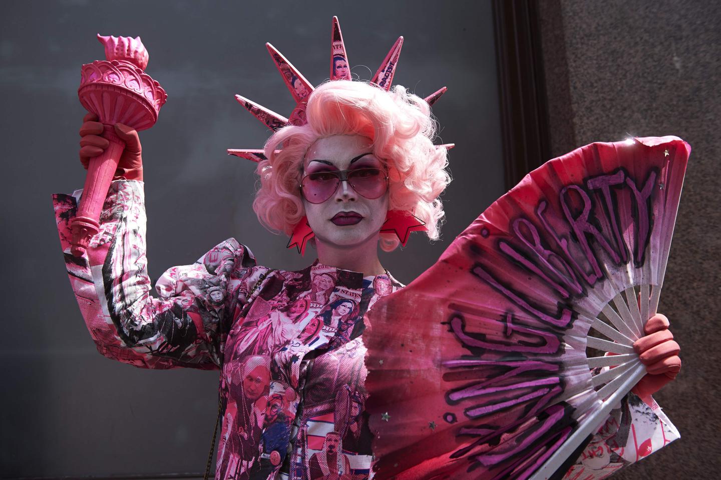 Pourquoi le drag est-il un art politique ? Comprendre en trois minutes
