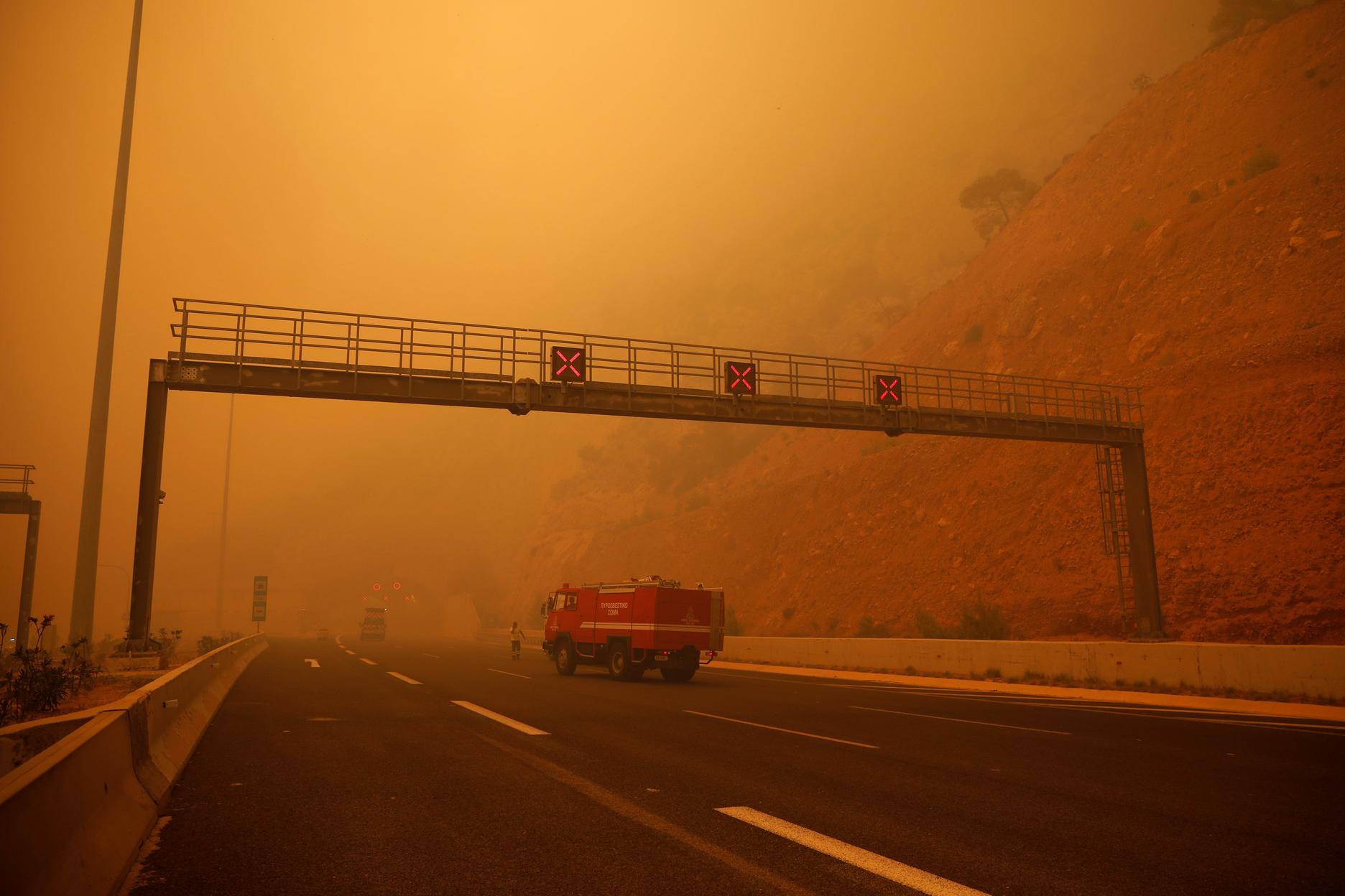 En Grèce, plus de soixante-dix morts dans des incendies autour d’Athènes