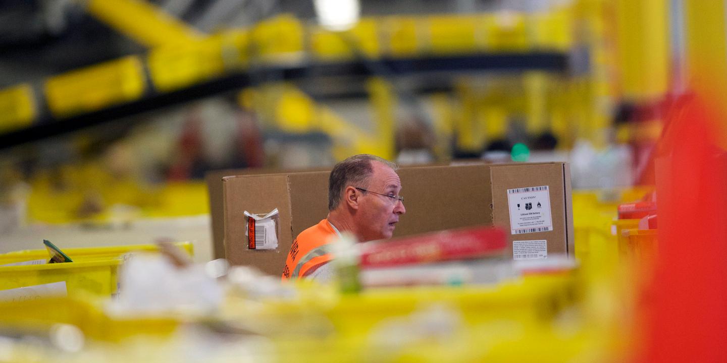 Habillement : Amazon en tête des ventes en ligne en France