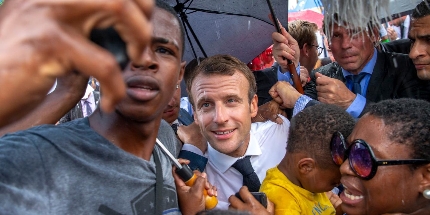 Aux Antilles, Macron fait le pari d’une présidence du « quotidien