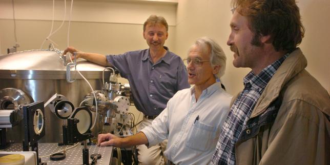 Nobel de physique : trois scientifiques, dont un Français, récompensés ...