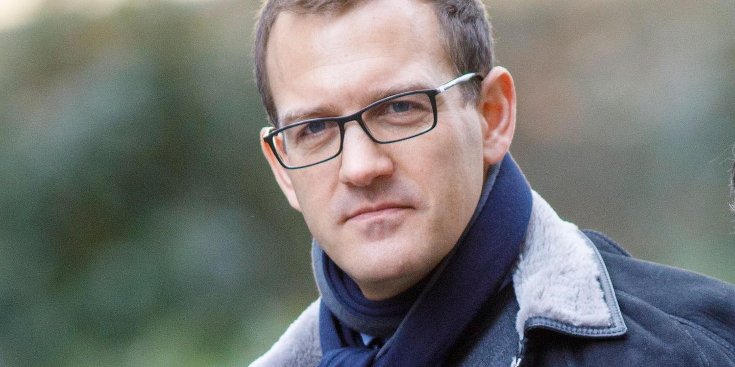 Daniel Kretinsky commence à structurer ses activités médias en France