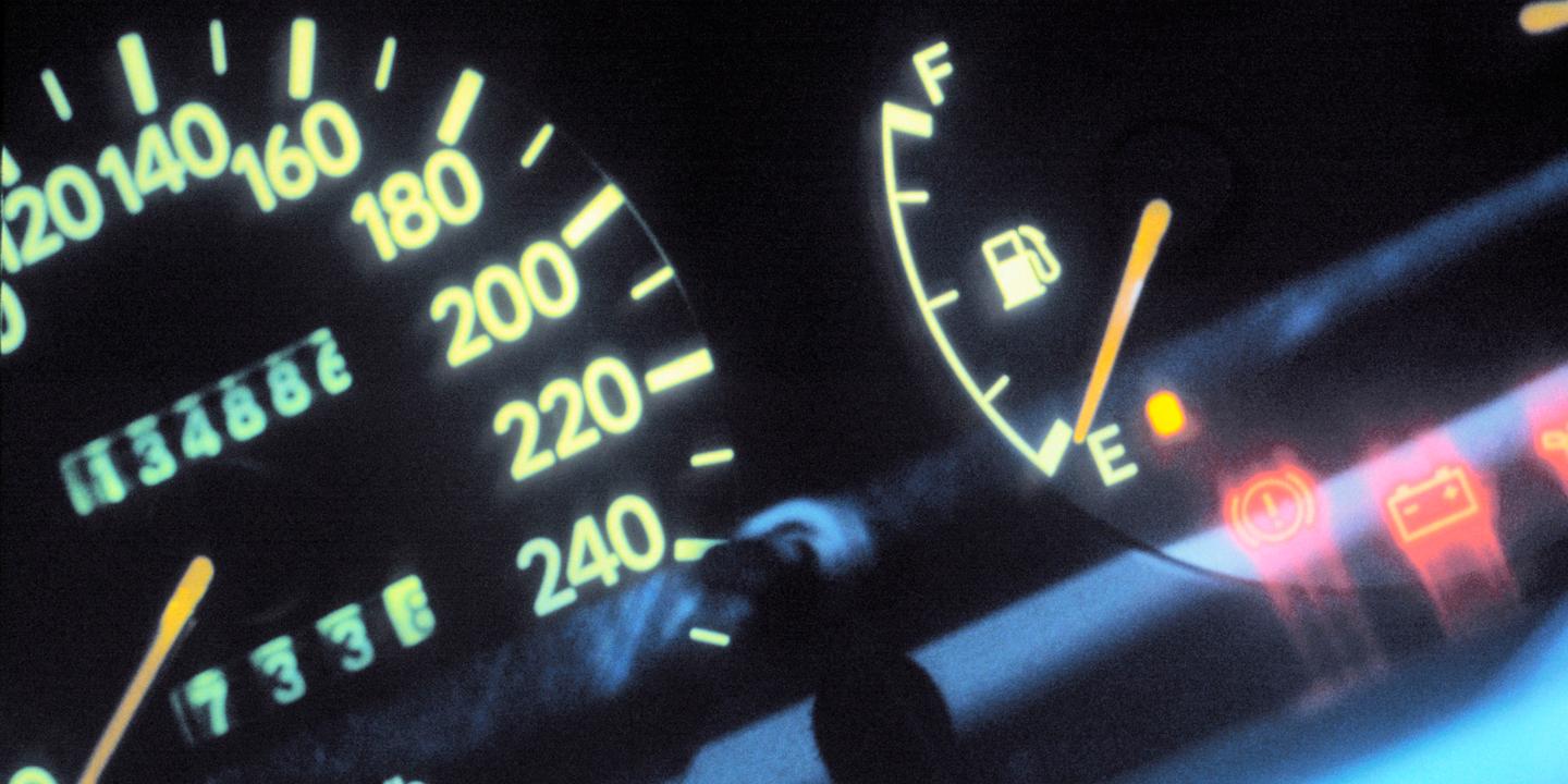 Chèque énergie, chèque carburant : deux aides aux montants bien différents