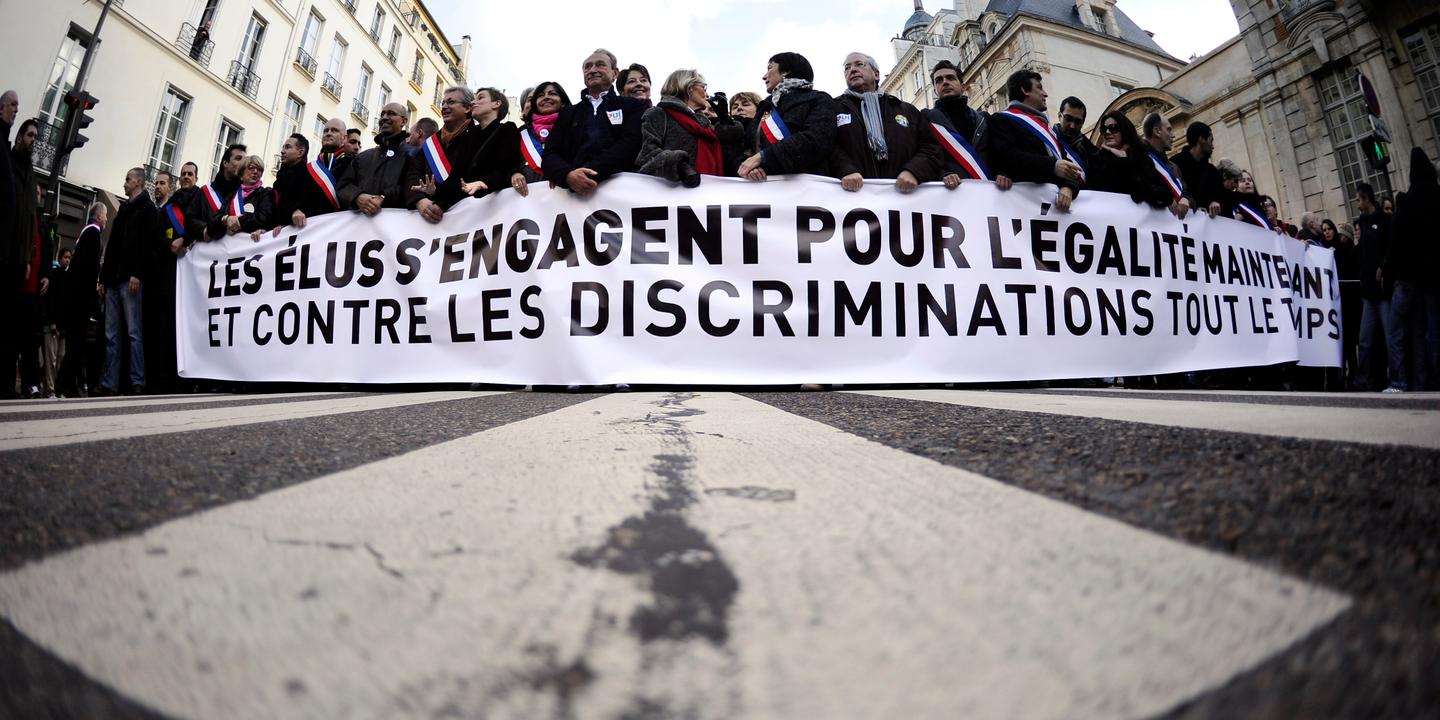 Comment les discriminations minent-elles la cohésion sociale