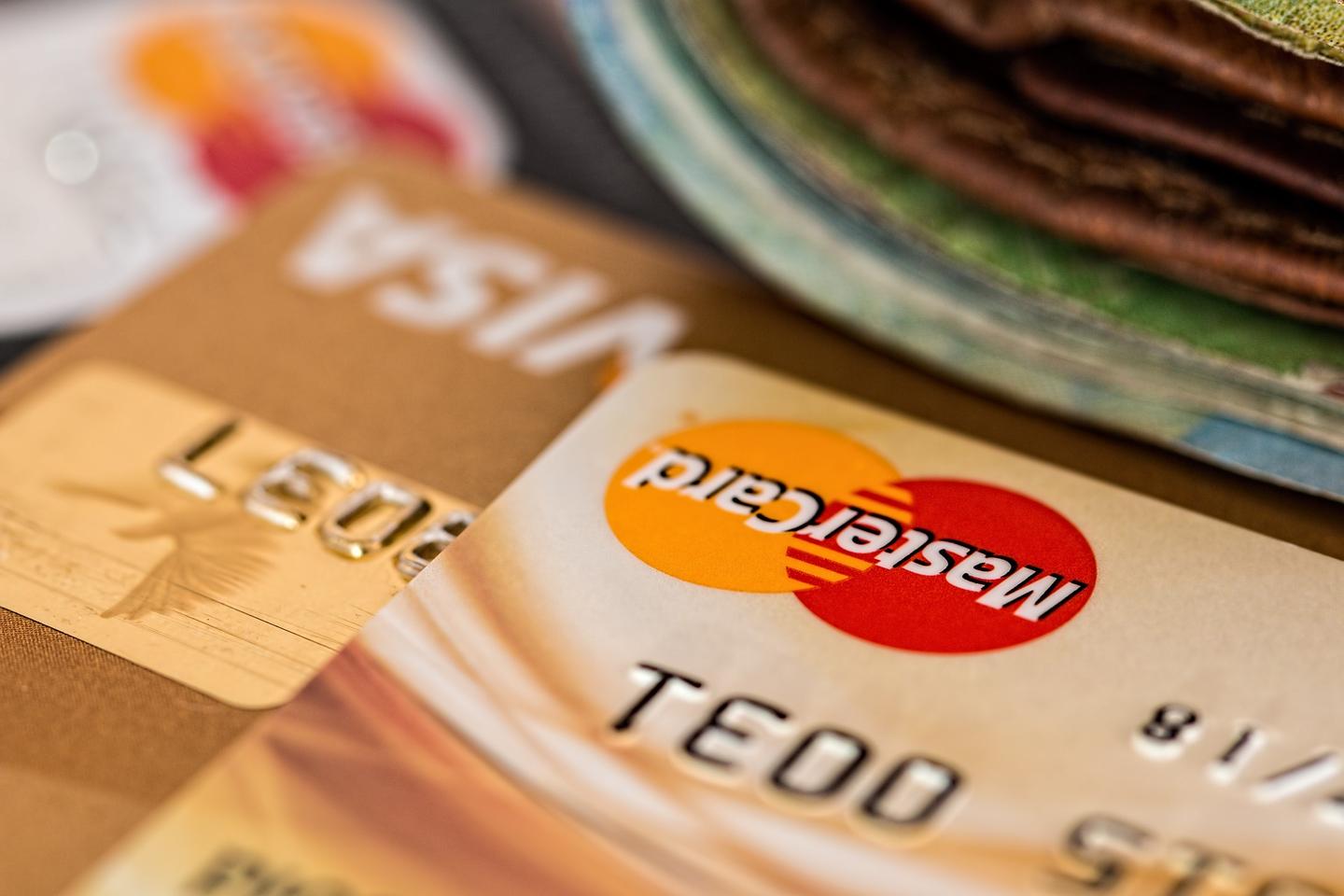 Les prix des cartes bancaires font le grand écart Les prix des cartes bancaires font le grand écart