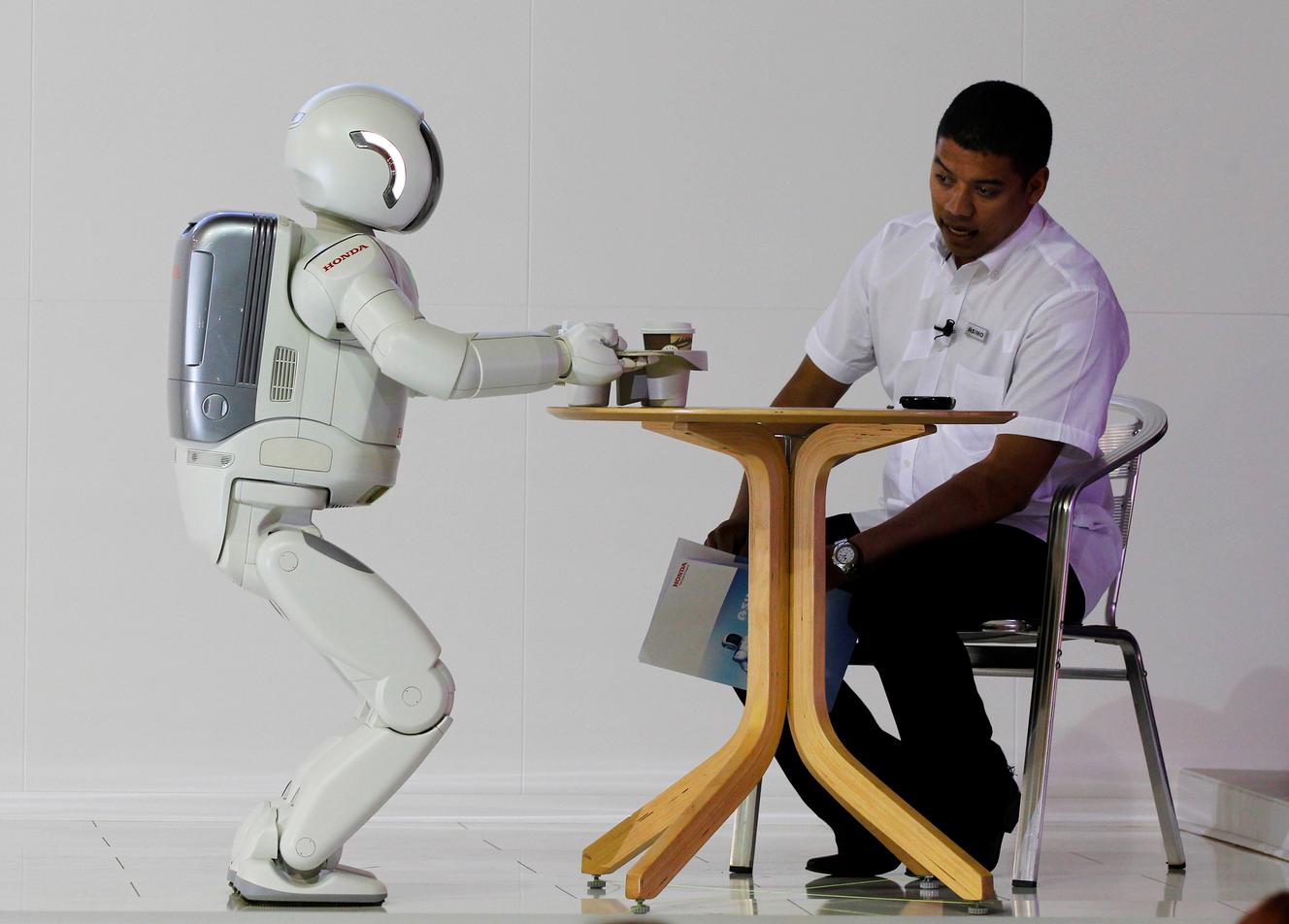 « Qui travaillera demain ? » Les robots ou les humains