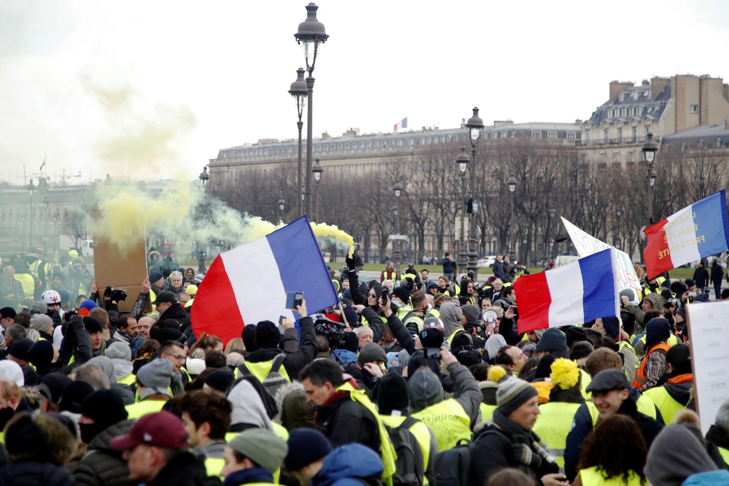 « Gilets jaunes » : à Paris et dans une dizaine de villes, début du 10e ...