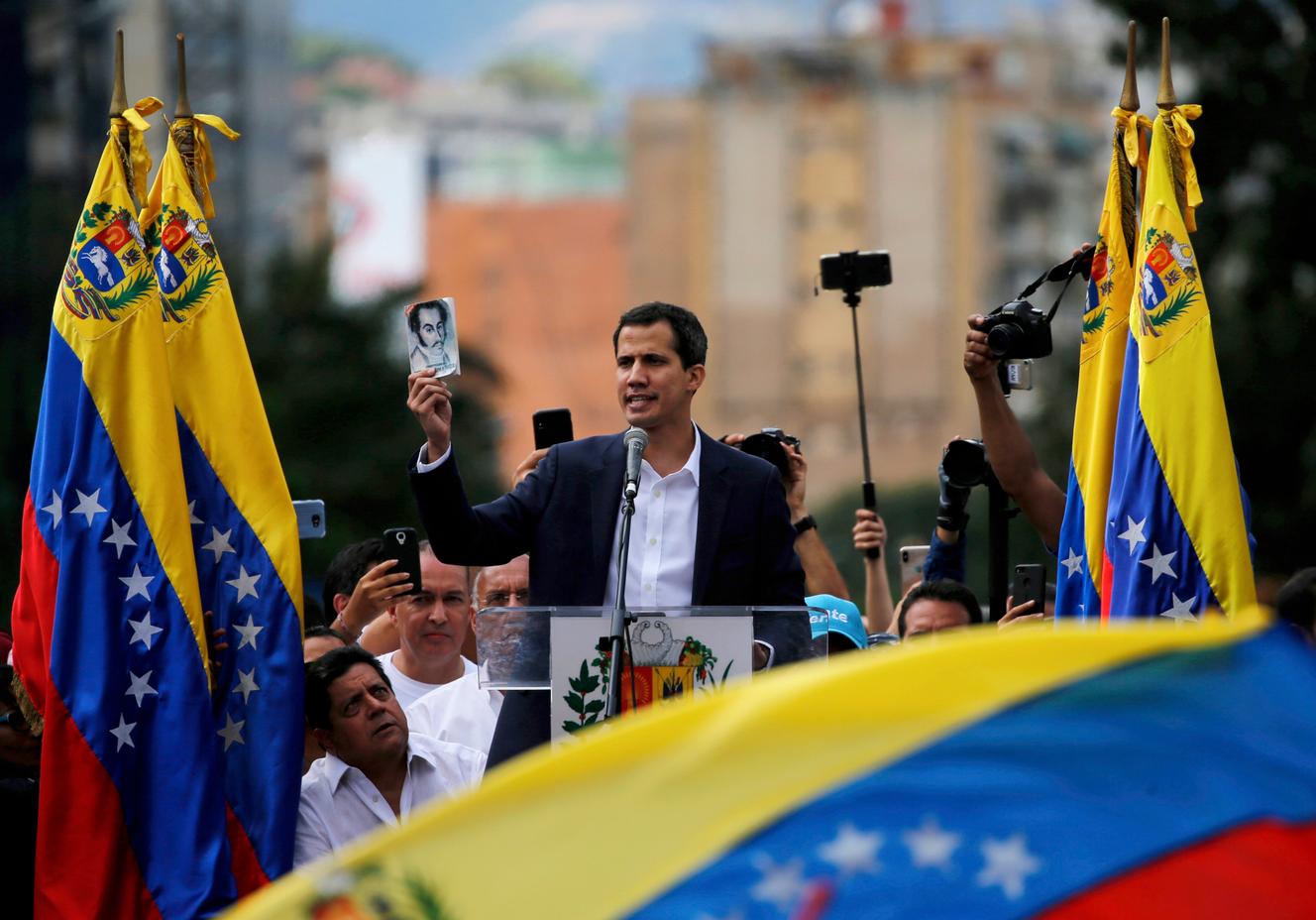 Au Venezuela, le coup de force de l’opposition